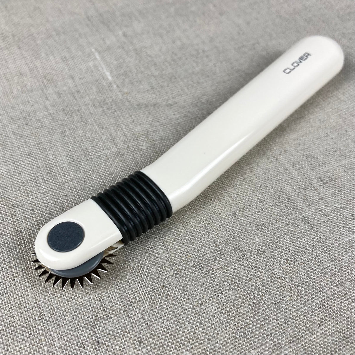 Clover Tracing Wheel - Serrated Edges – The Cloth Shop
